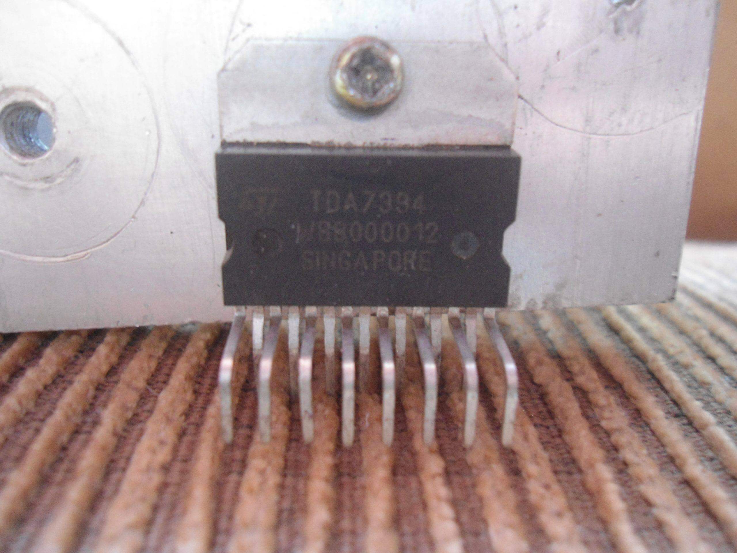 TDA7394 circuito Amplificador estéreo 2 x 30w - Toni Eletrônica