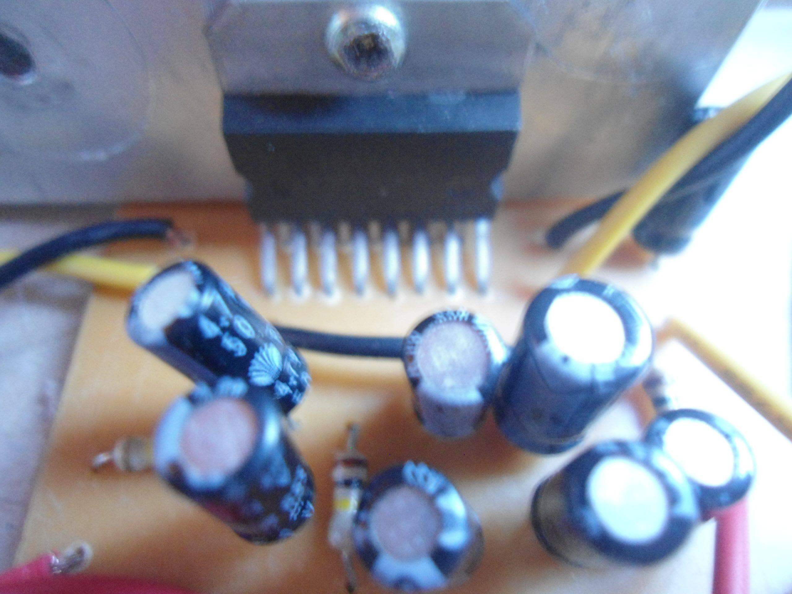 TDA7394 circuito Amplificador estéreo 2 x 30w - Toni Eletrônica