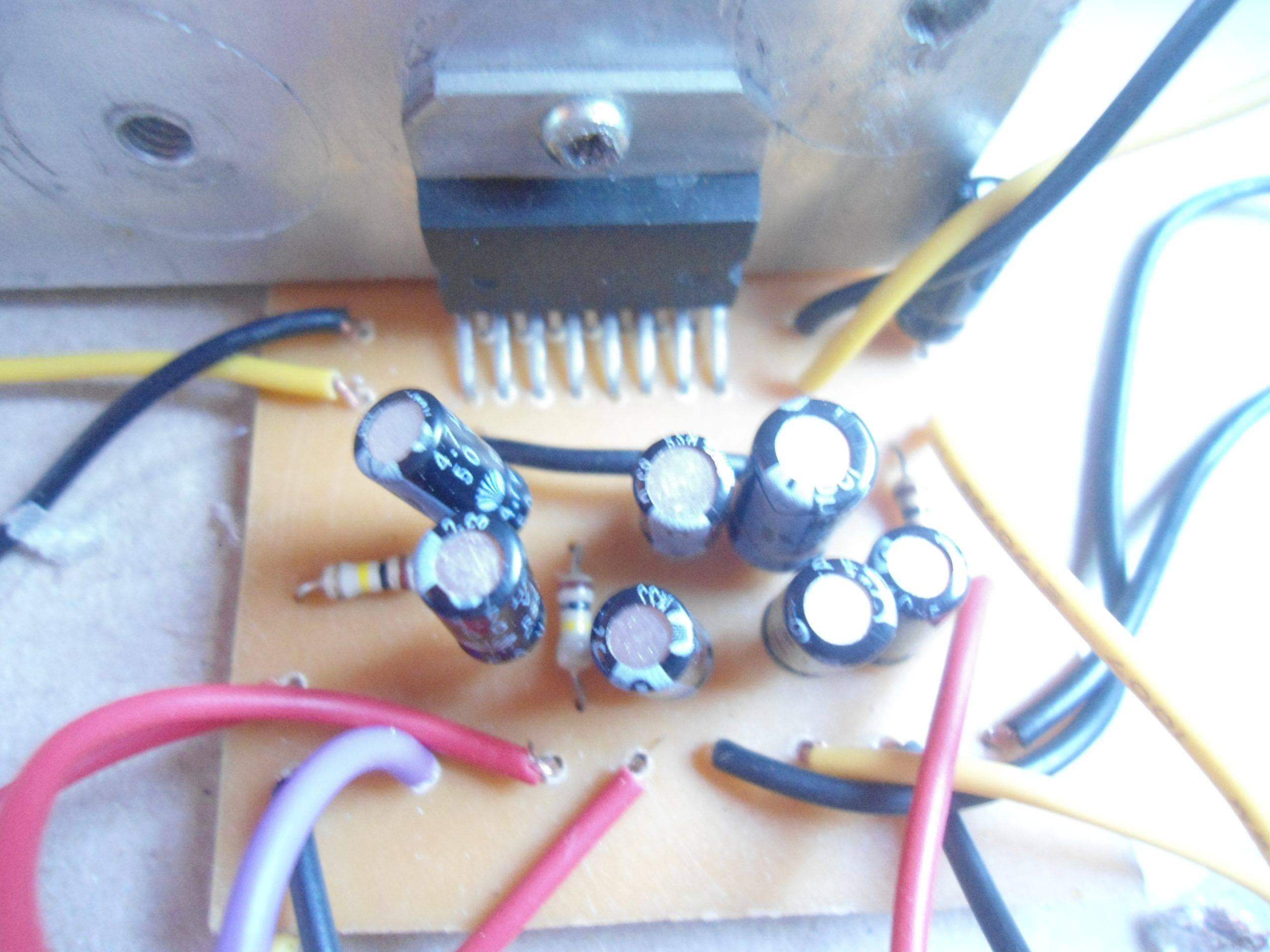 TDA7394 circuito Amplificador estéreo 2 x 30w - Toni Eletrônica