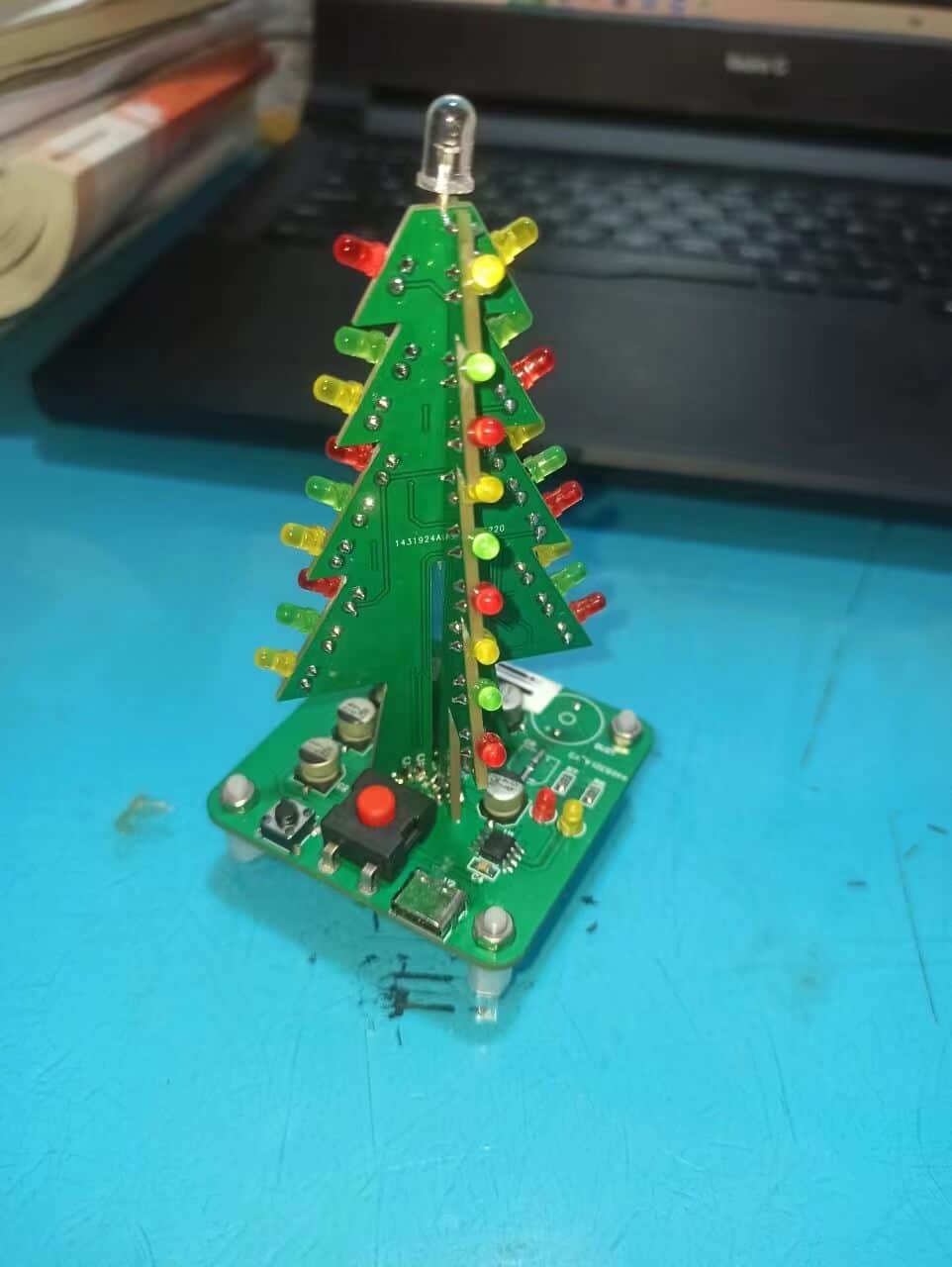 Circuito de árvore de Natal eletrônica piscante em PCB com LED - Toni Eletrônica